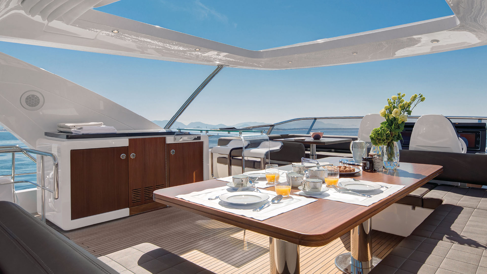 ¿Flybridge Sí, o Flybridge No? - USA Onboard